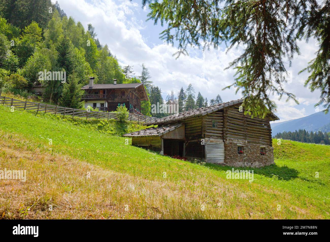 Barn with garage extension hi-res stock photography and images - Alamy