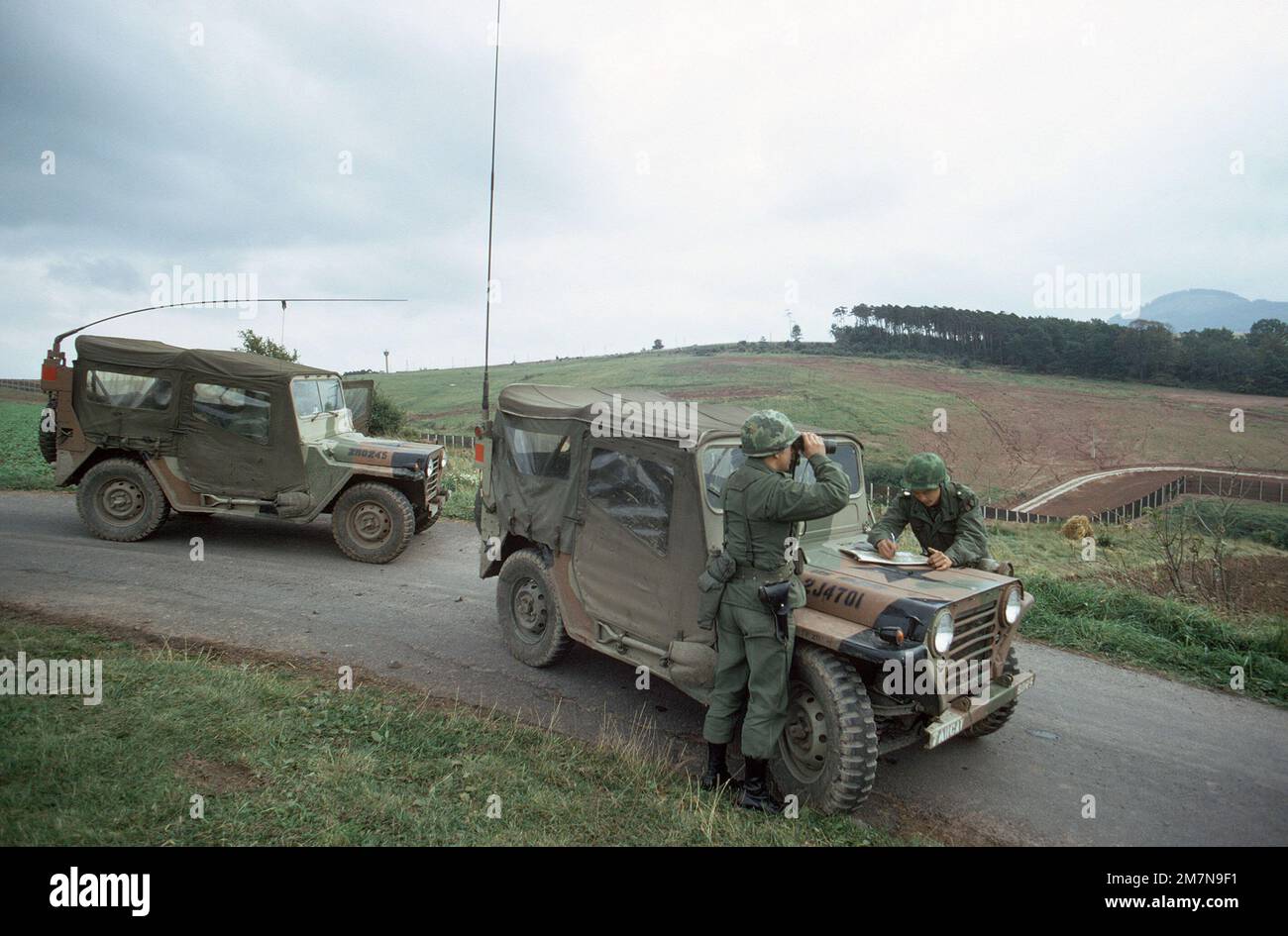 East west germany border map hi-res stock photography and images - Alamy