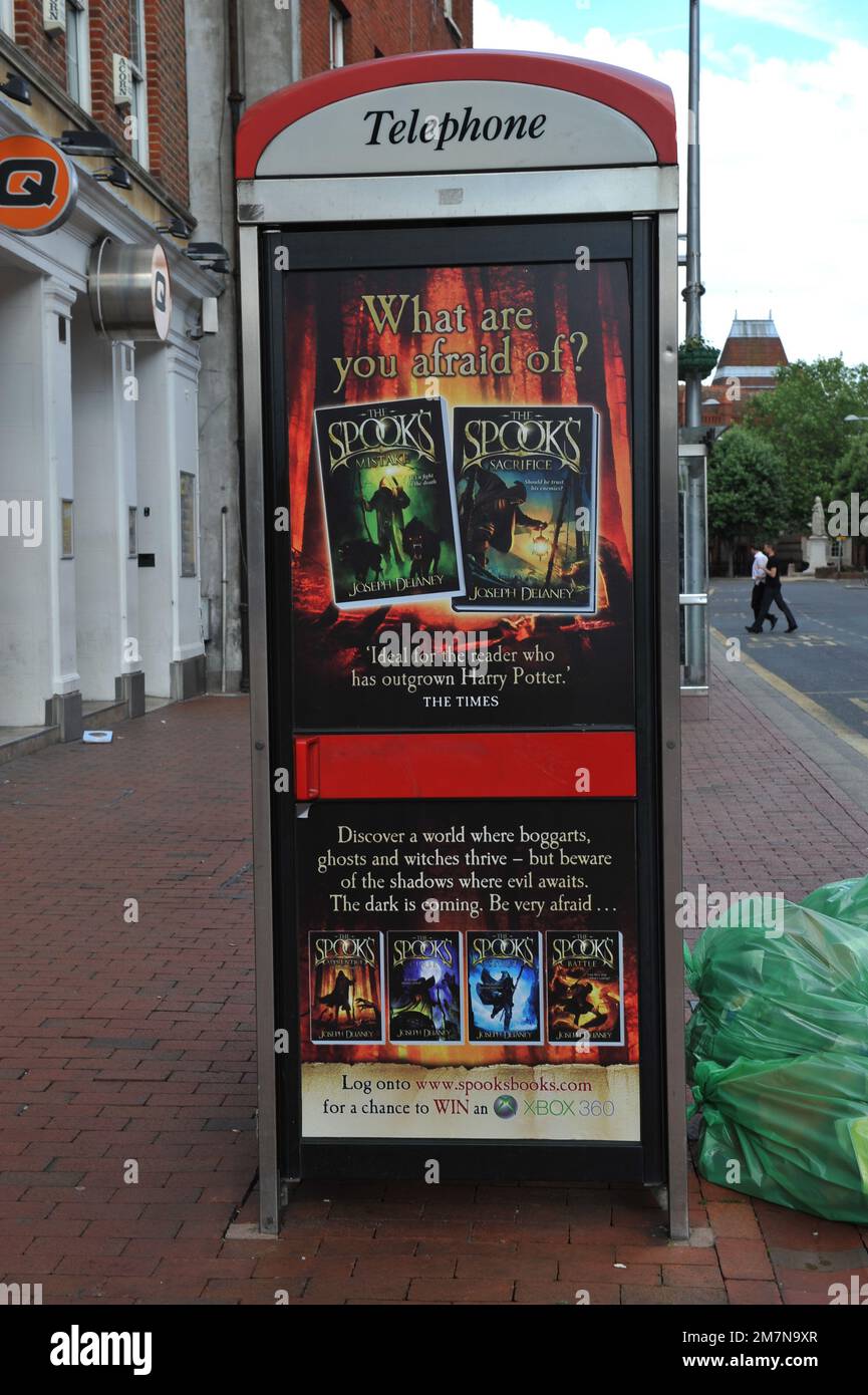 Advert telephone box advertising hi-res stock photography and images ...