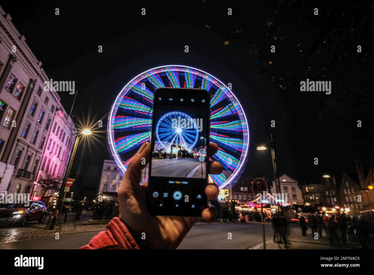 Christmas market, Ferris wheel, hand, smartphone, take photo Stock ...