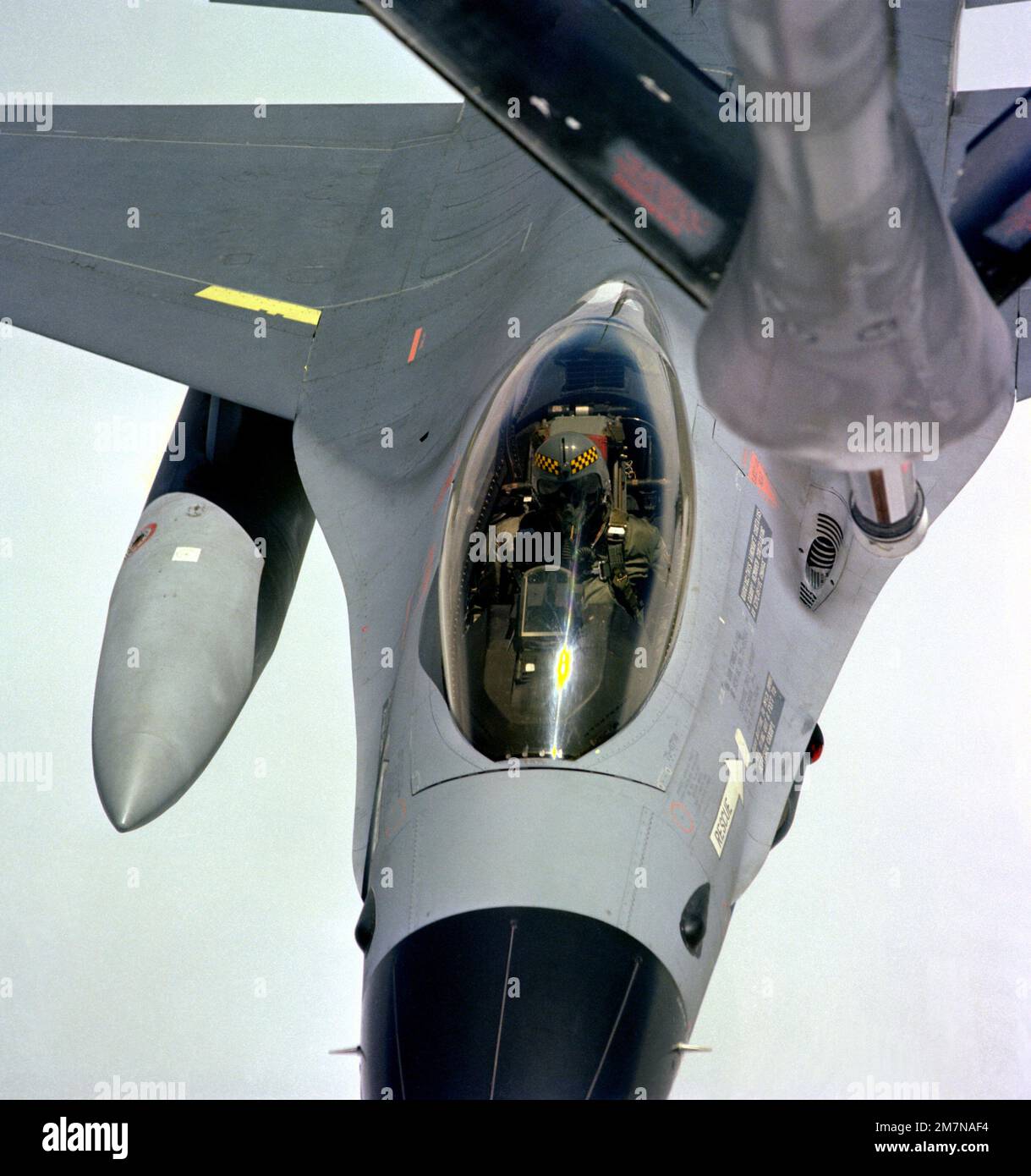 F 16 fighter jet top view hi-res stock photography and images - Alamy
