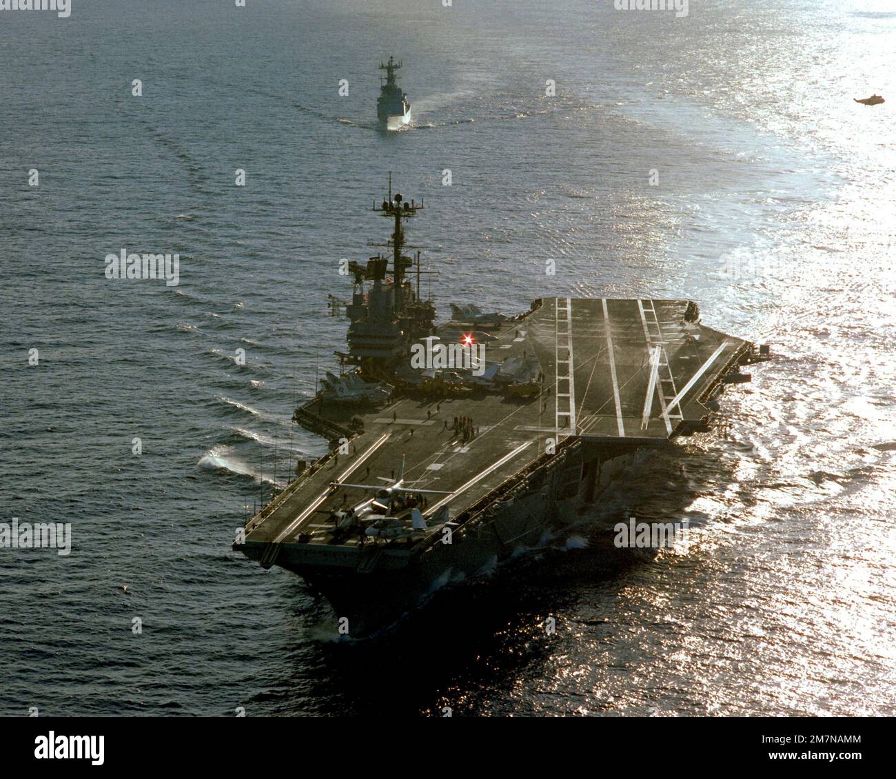 A port bow view of the aircraft carrier USS INDEPENDENCE (CV-62 ...
