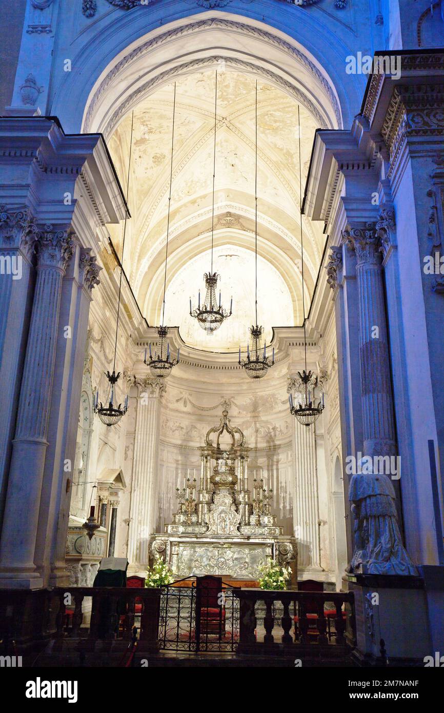Side altar hi-res stock photography and images - Alamy