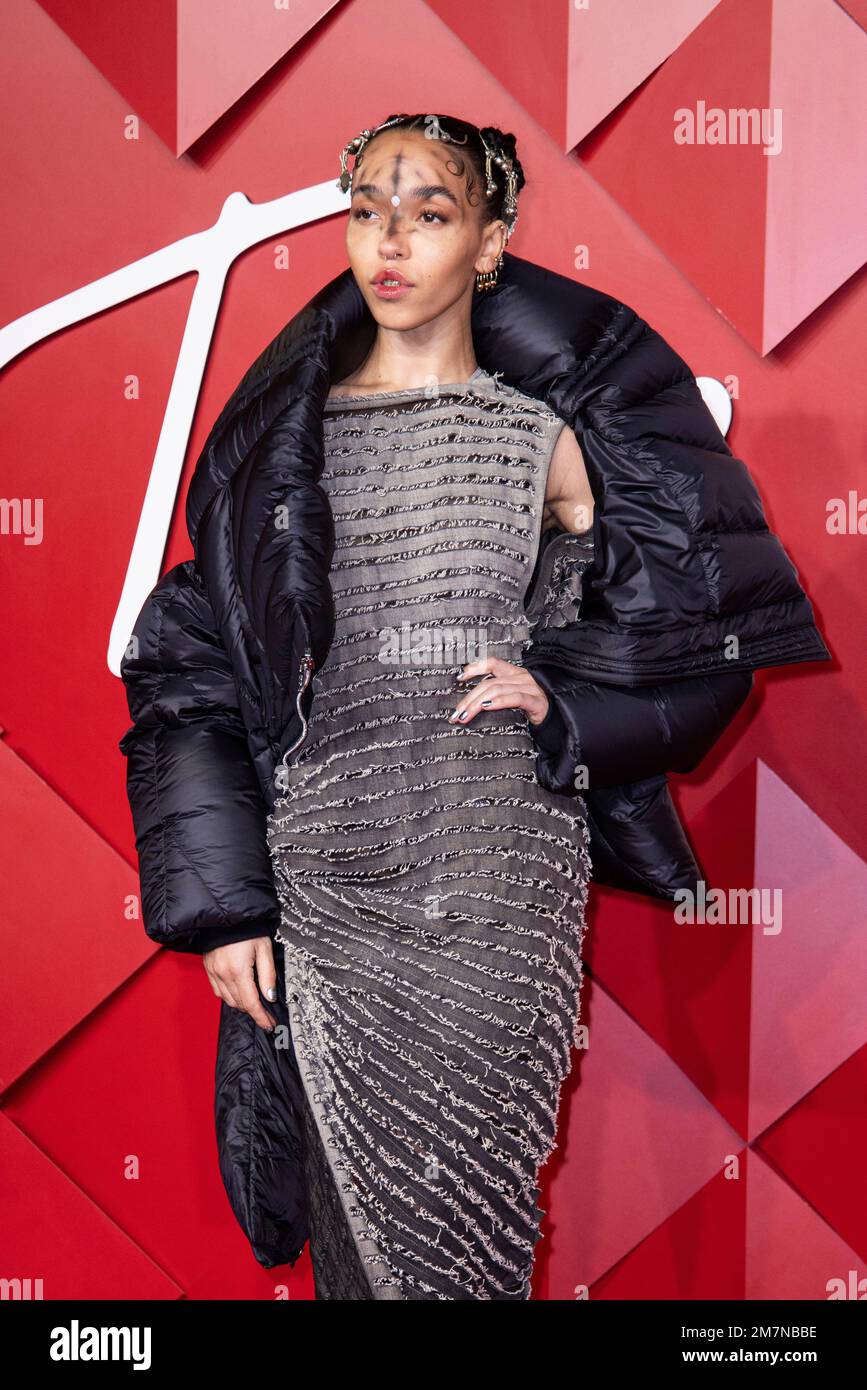 Tahliah Debrett Barnett, known professionally as FKA Twigs, poses for ...