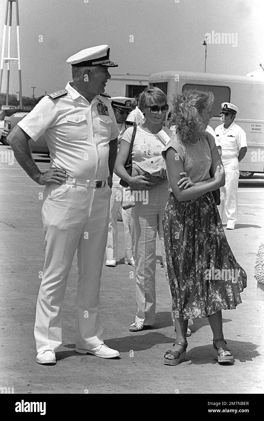 Guided missile destroyer uss roosevelt Black and White Stock Photos ...