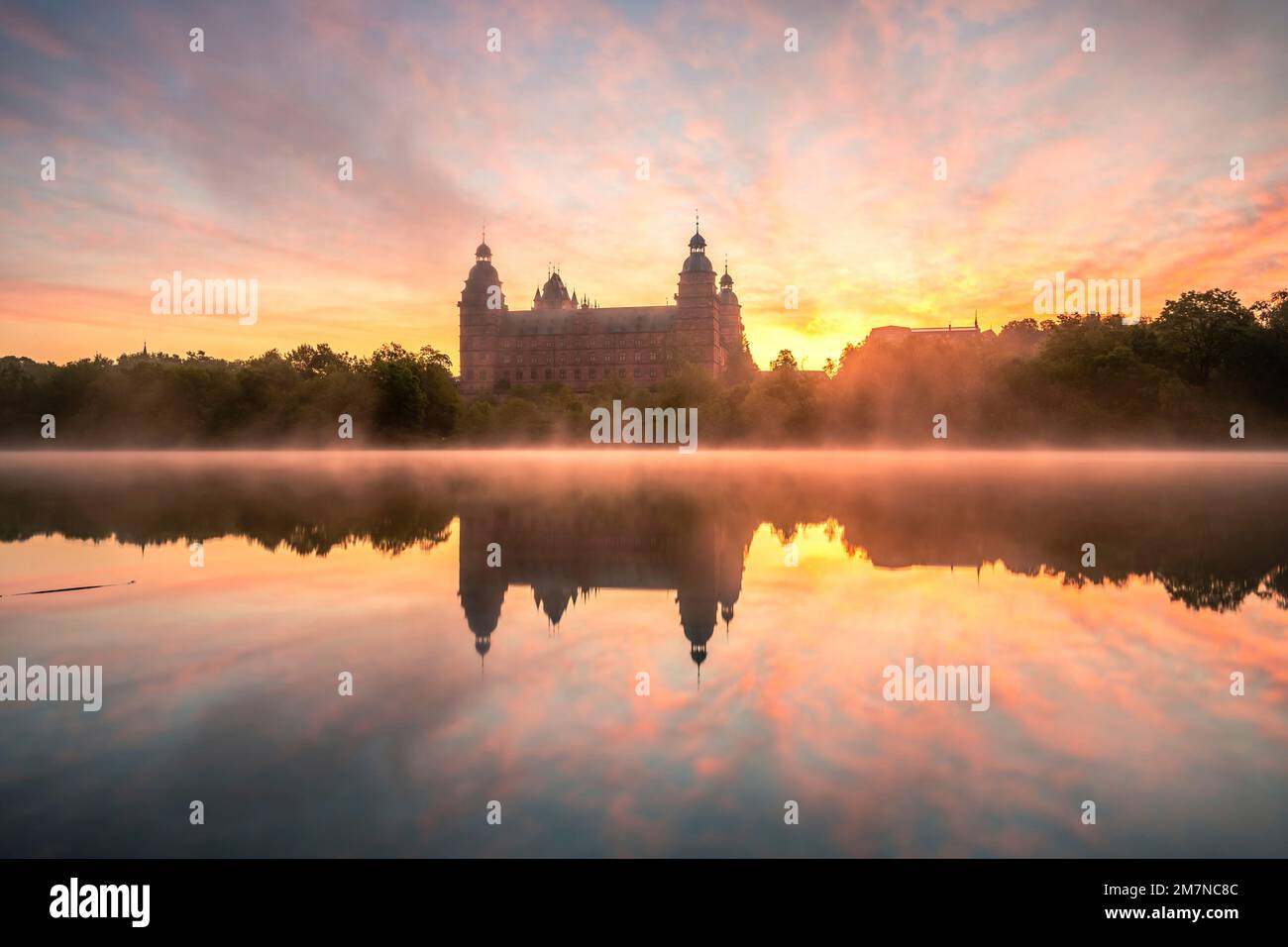 Sunrise fog and incredible atmosphere hi-res stock photography and ...