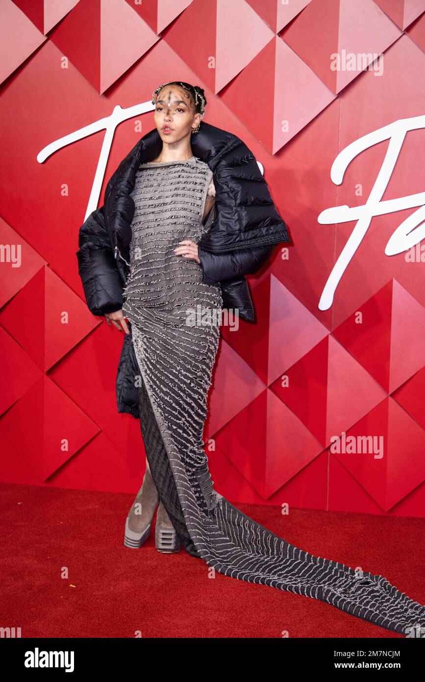 Tahliah Debrett Barnett, known professionally as FKA Twigs, poses for ...
