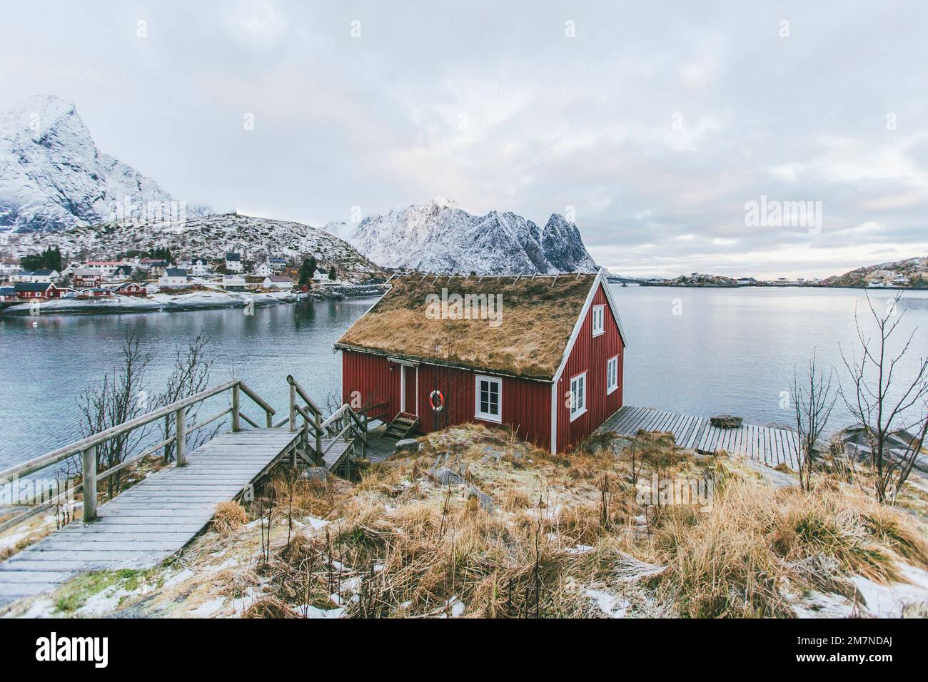 Traditional rorbu cabin / house in Lofoten, Norway, typical fjord ...