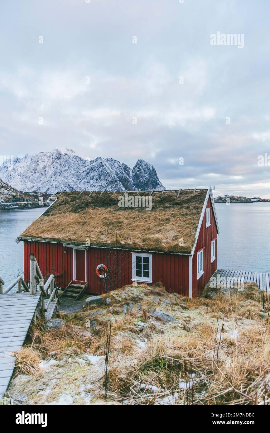 Traditional rorbu cabin / house in Lofoten, Norway, typical fjord ...