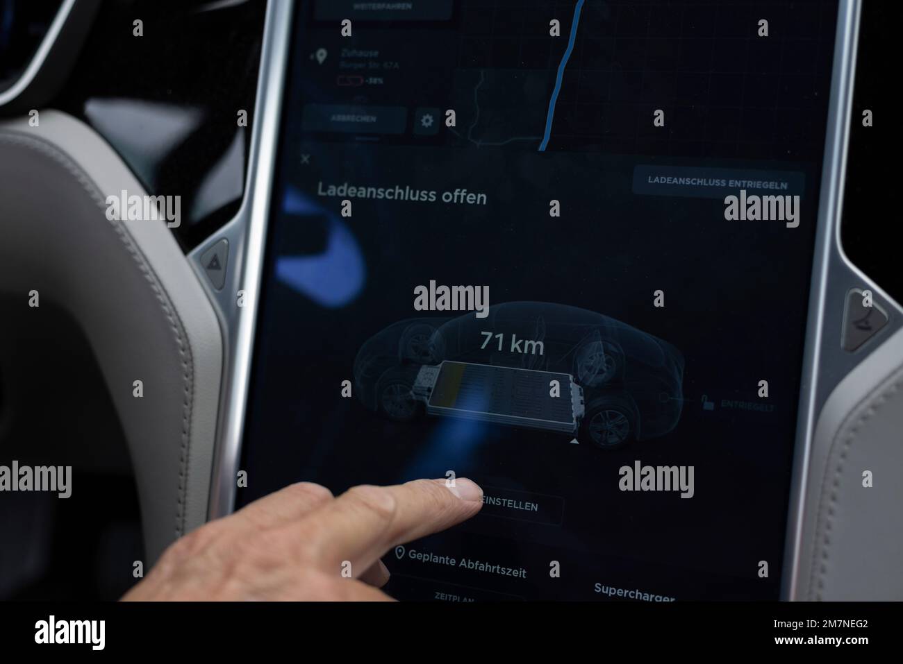 Screen electric vehicle charging hi-res stock photography and images ...