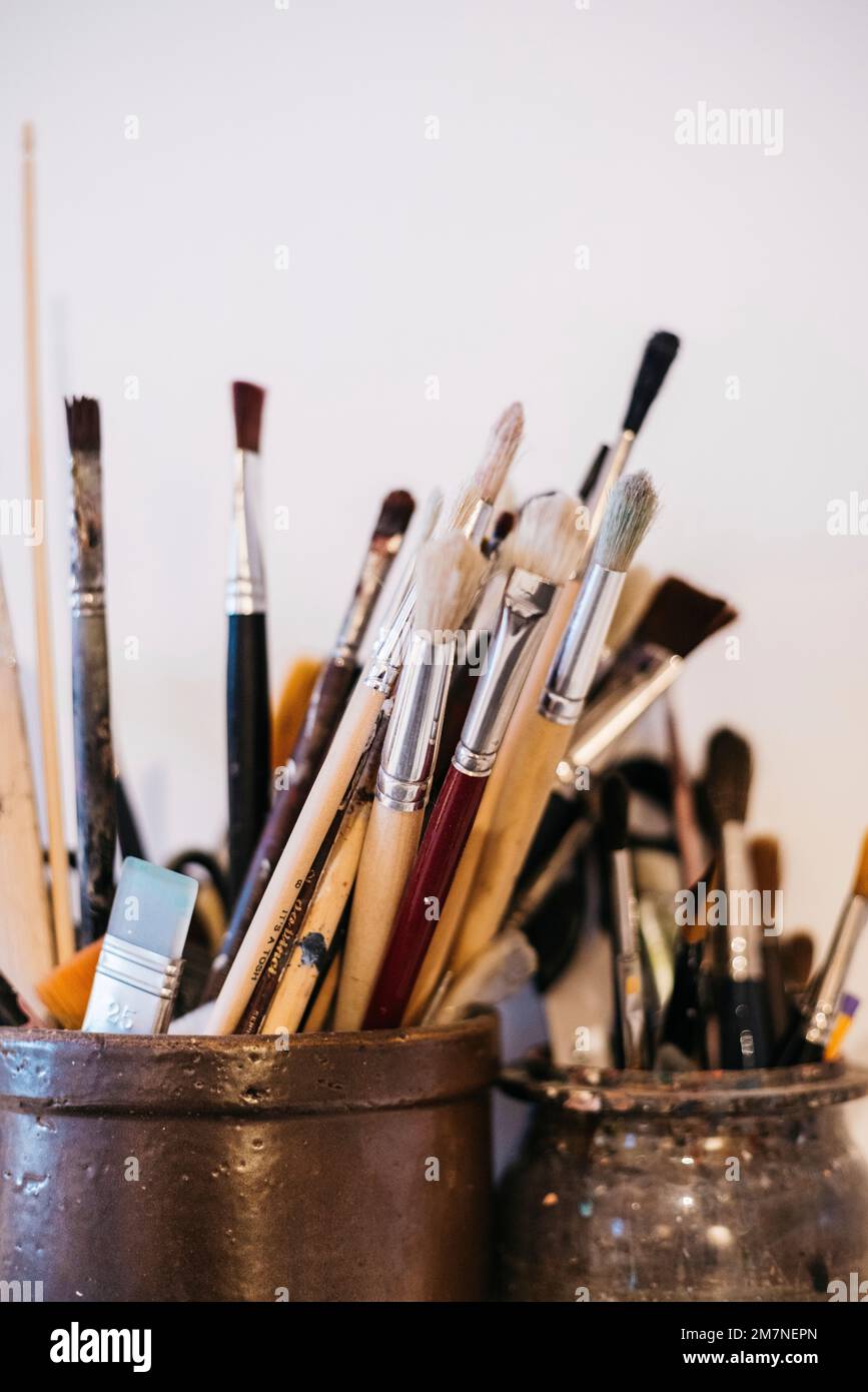 Paint brushes and container hi-res stock photography and images - Alamy