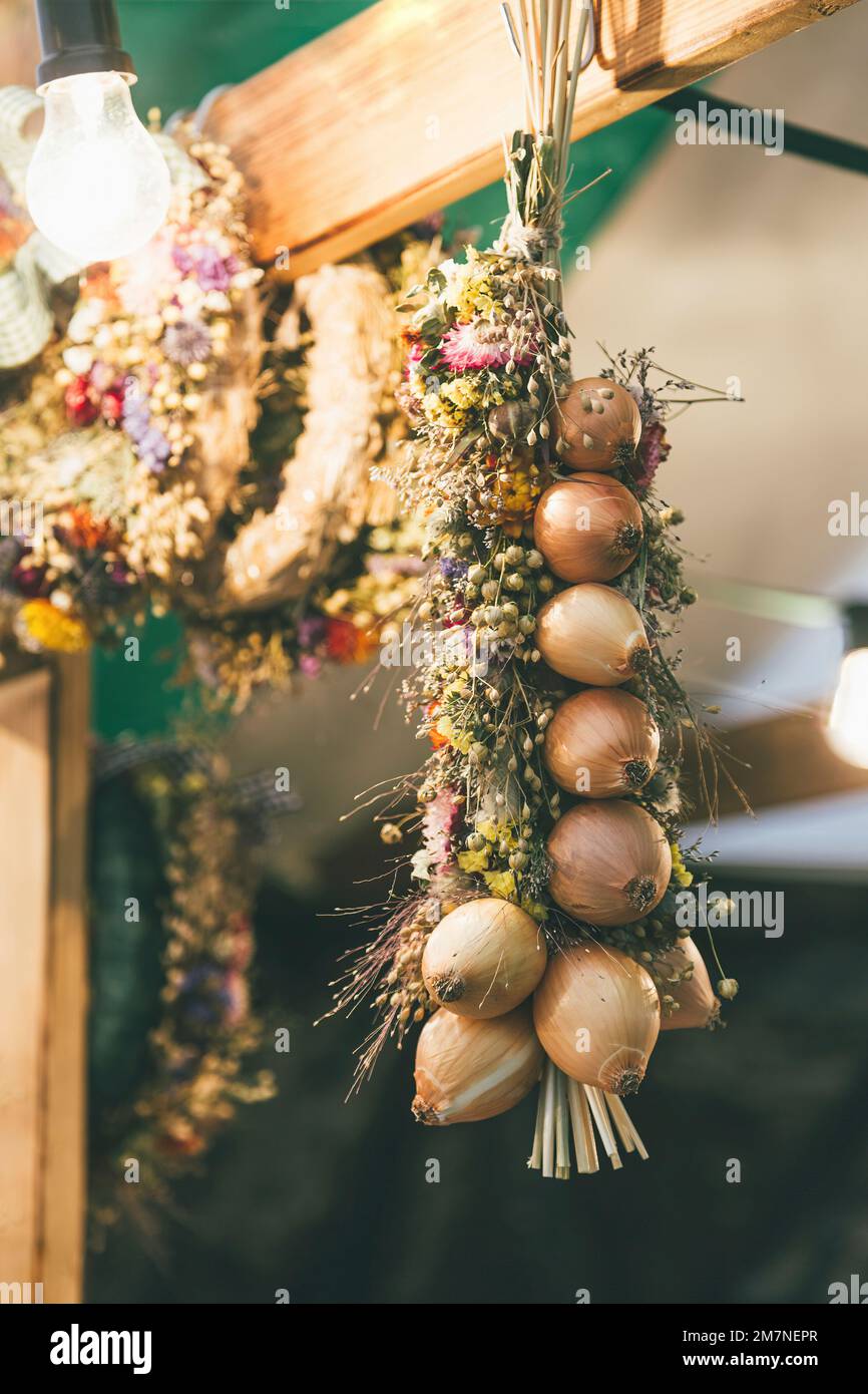 Hanging wreath and onion braid on wooden beam, traditional Zibelemärit ...