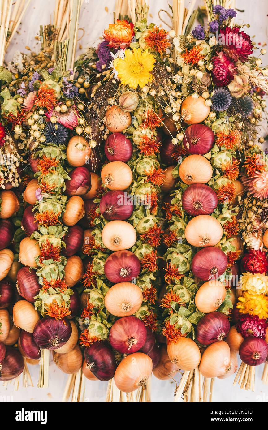 Onion braid hi-res stock photography and images - Alamy