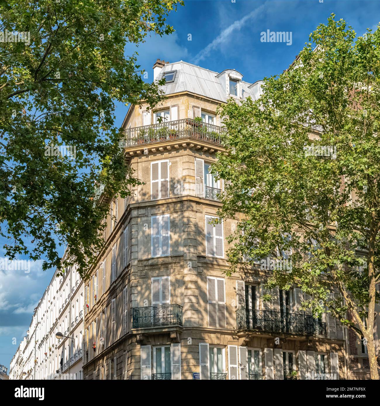 Paris, beautiful building in the 11e district, typical facades Stock ...