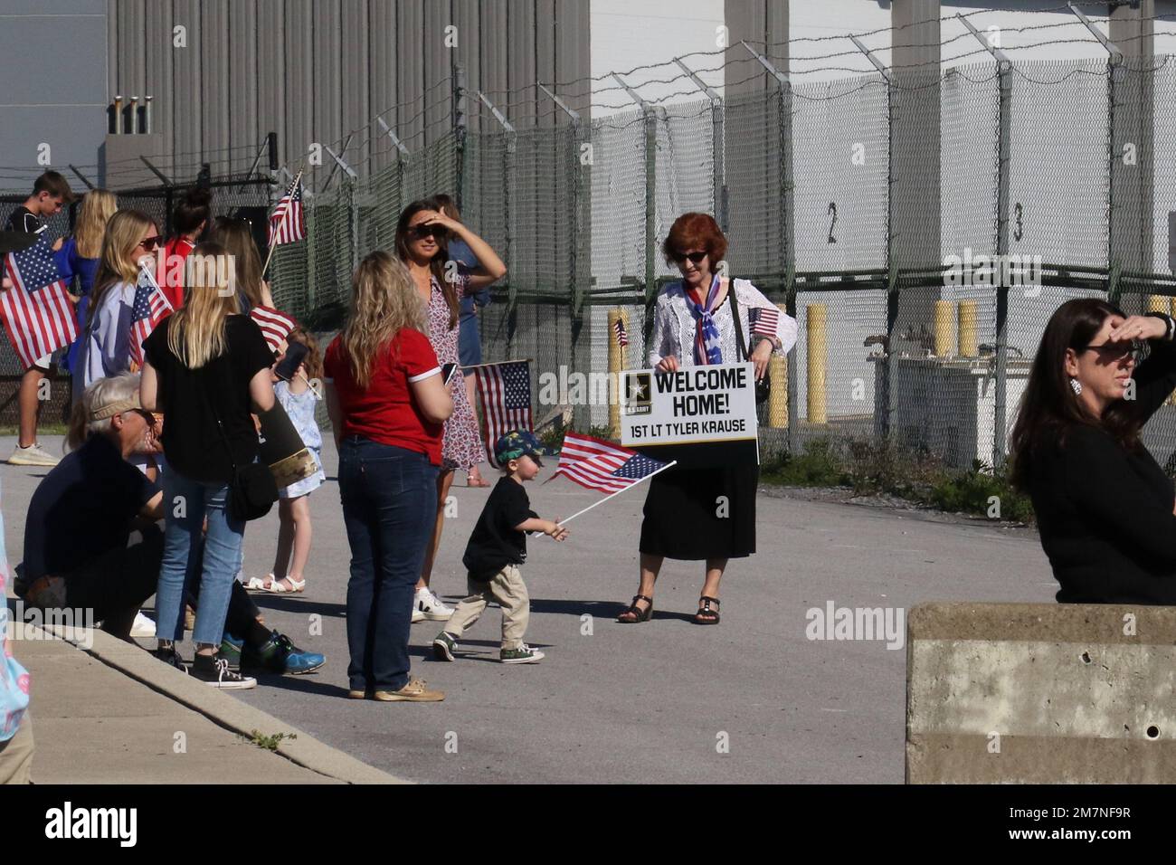 U.S. Soldiers with 1st Squadron, 104th Cavalry Regiment, 2nd Infantry ...