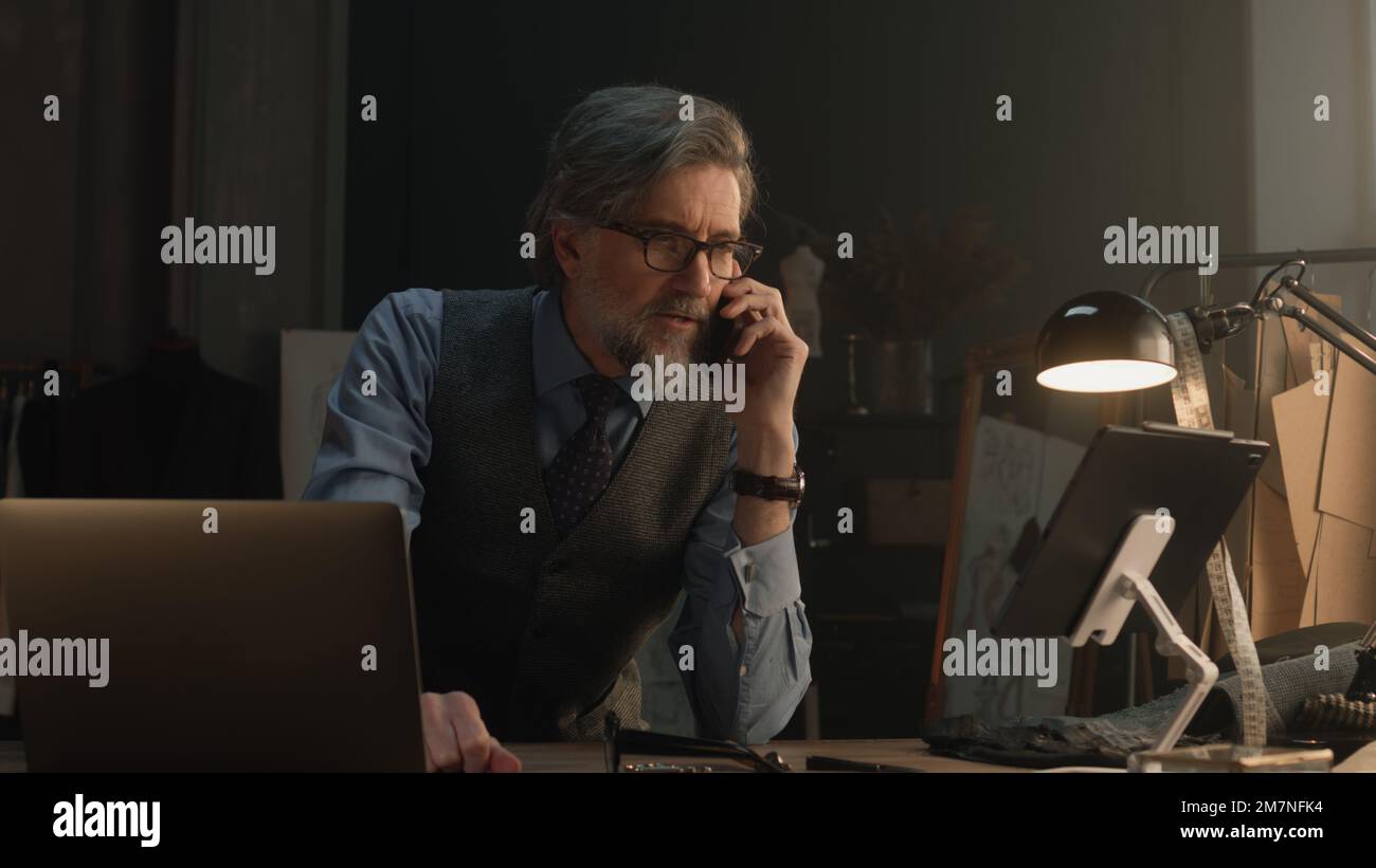 Tailor made suit hi-res stock photography and images - Alamy