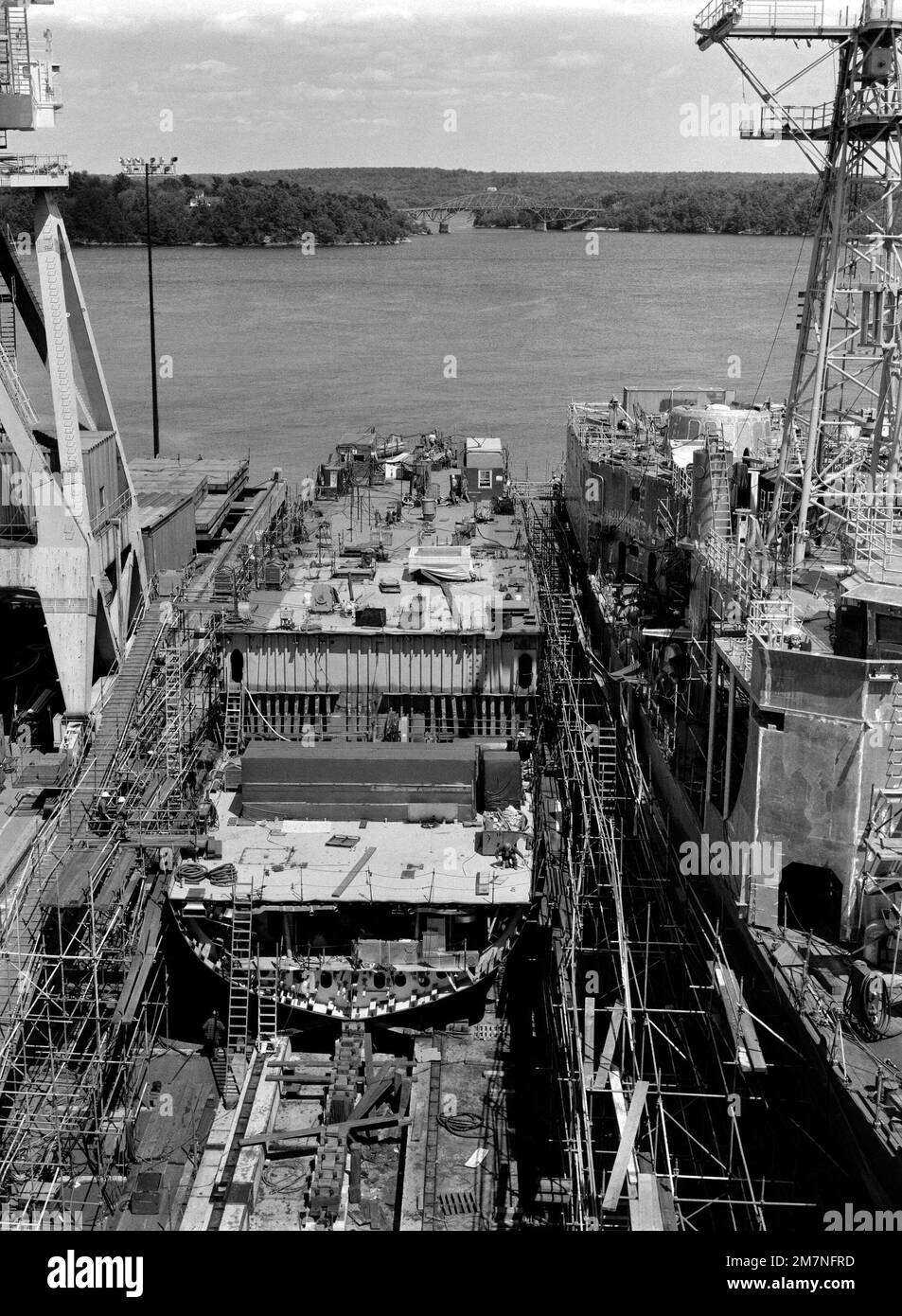 A bow view of the guided missile frigate USS ESTOCIN (FFG 15) under ...