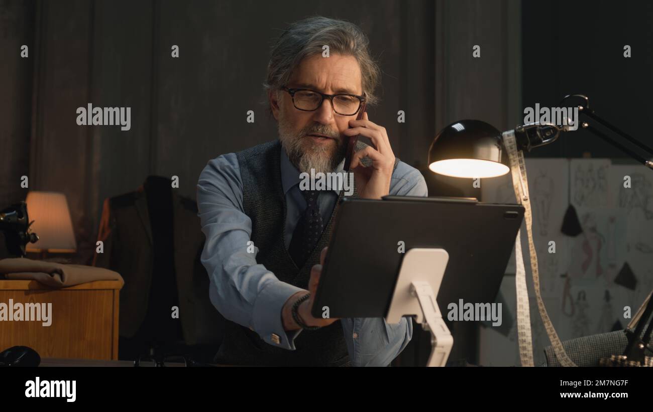 Tailor made suit hi-res stock photography and images - Alamy