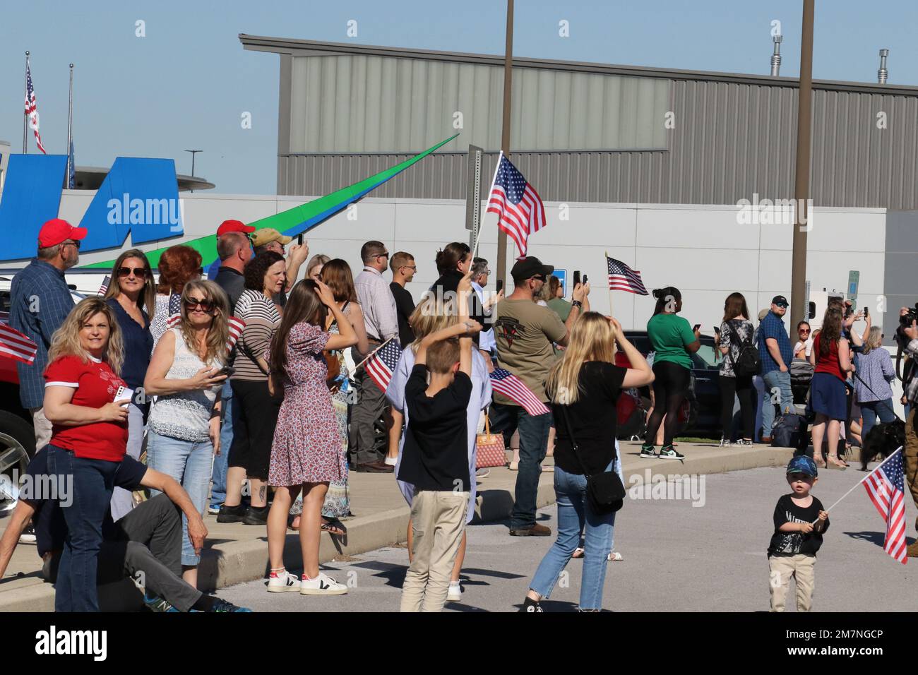 U.S. Soldiers with 1st Squadron, 104th Cavalry Regiment, 2nd Infantry ...