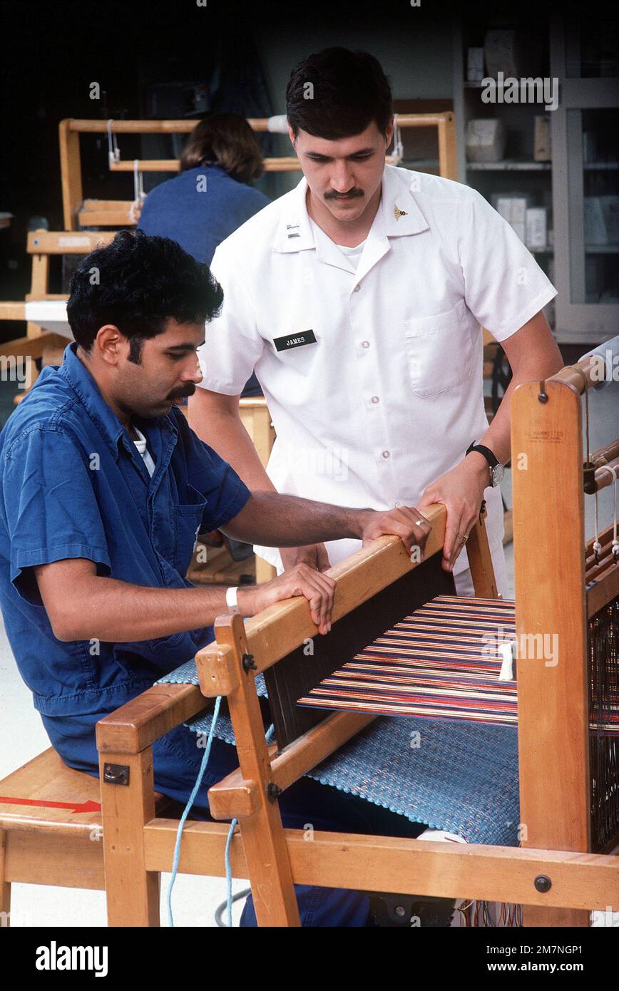 Male u s army nurse hi-res stock photography and images - Alamy