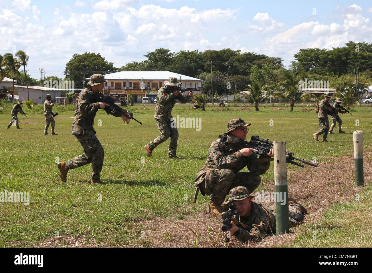Mexican forces rehearse battle drills training at Belizean Police Force ...