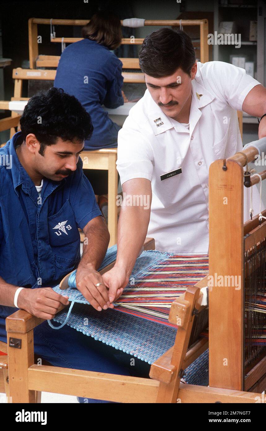 Male u s army nurse hi-res stock photography and images - Alamy