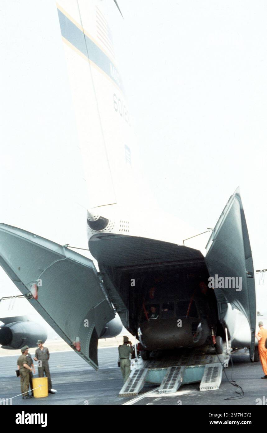 Members of the 101st Airborne Division load a UH-60A Black Hawk ...