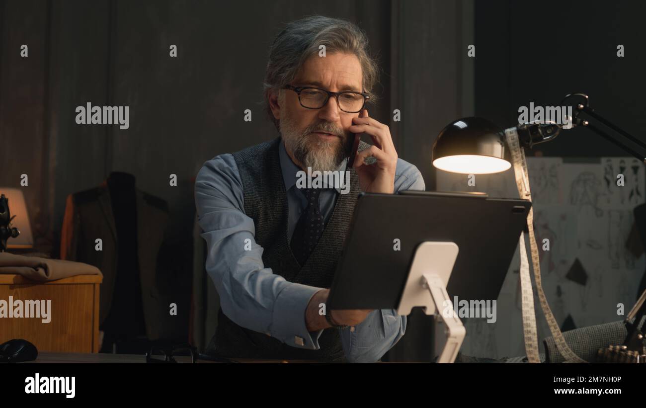 Tailor made suit hi-res stock photography and images - Alamy