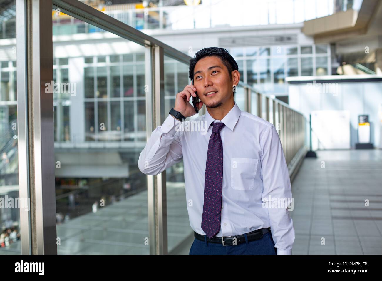 Along a walkway hi-res stock photography and images - Alamy