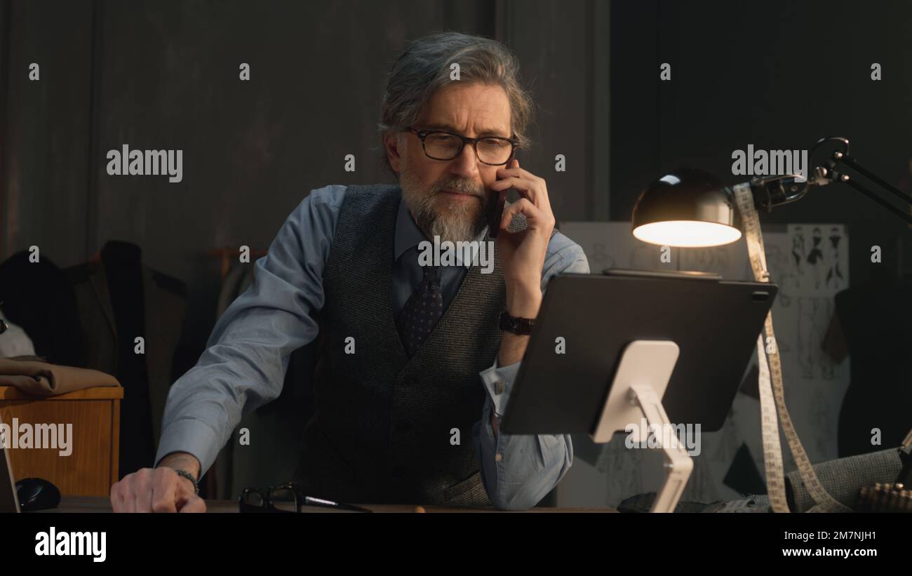 Tailor made suit hi-res stock photography and images - Alamy