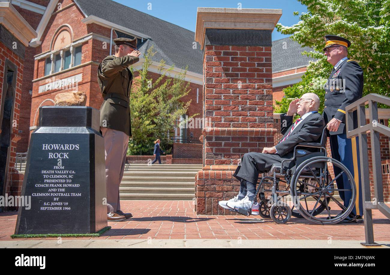 Three generations: Newly-commissioned 2nd Lt. Morgan Davis (left ...