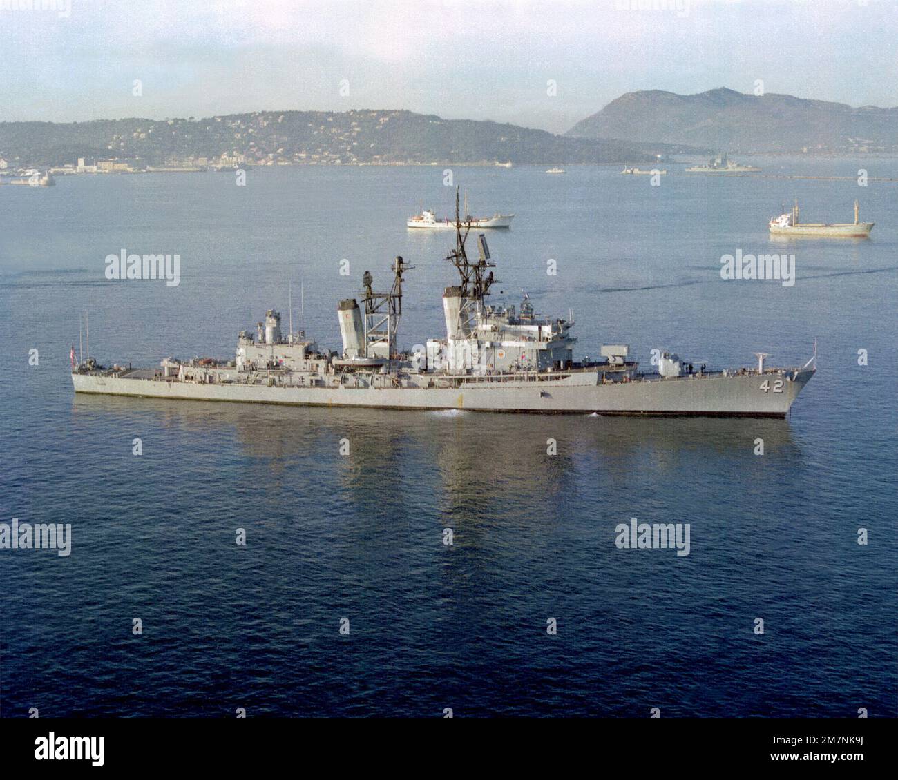 Uss mahan anchored hi-res stock photography and images - Alamy