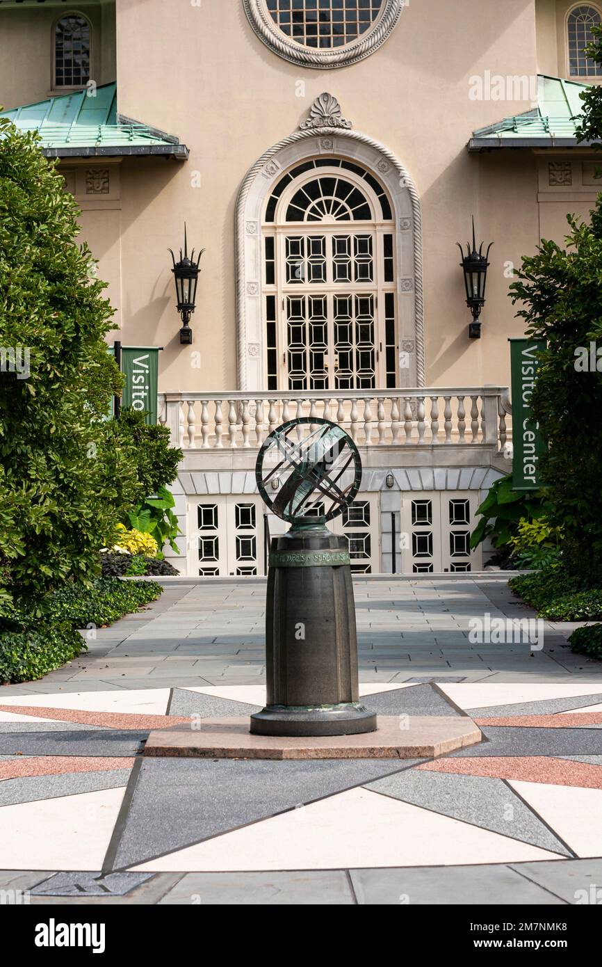 Brooklyn Botanic Garden's Magnolia Plaza and library Stock Photo - Alamy