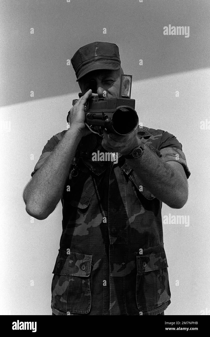 GYSGT Jim Coombs of Lima Company, 3rd Battalion, 5th Marines, sights ...