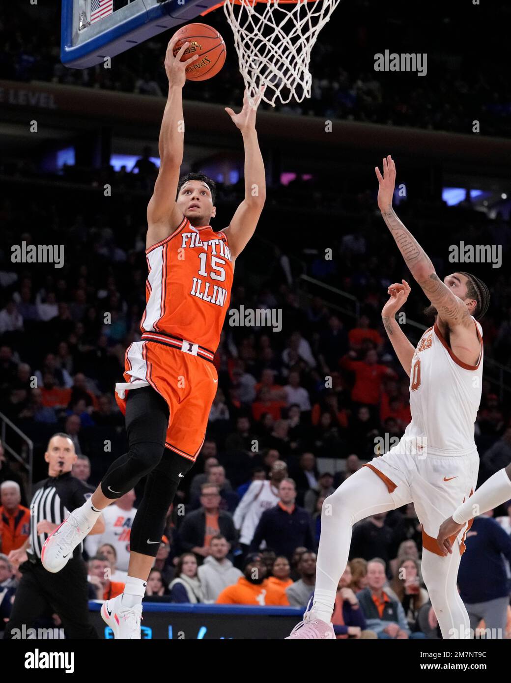 Illinois' RJ Melendez (15) shoots against Texas' Timmy Allen (0) during ...