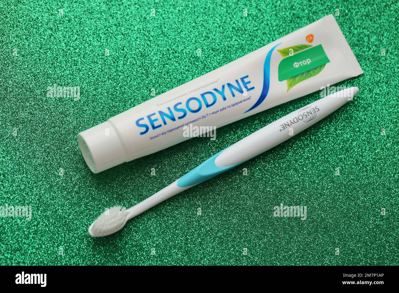 Dentist against fluoride hi-res stock photography and images - Alamy