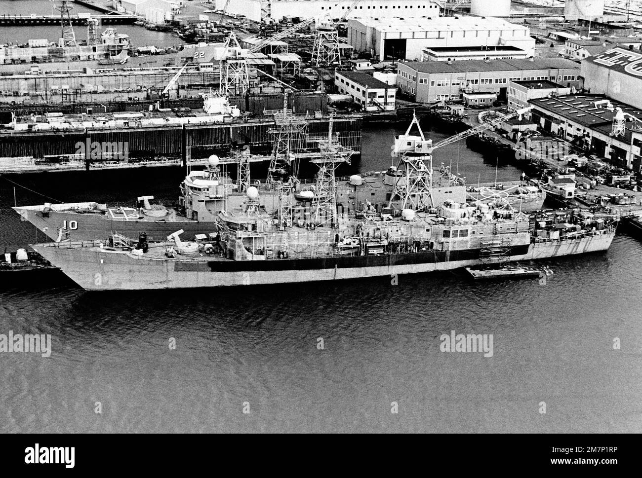 A port beam view of the Australian frigate ADELAIDE (F-01) at 80 ...