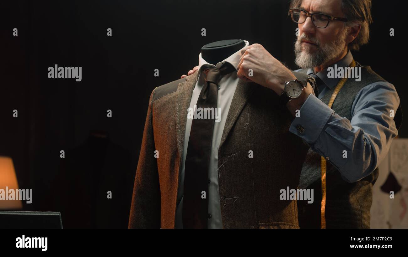 Tailor man suit hi-res stock photography and images - Alamy