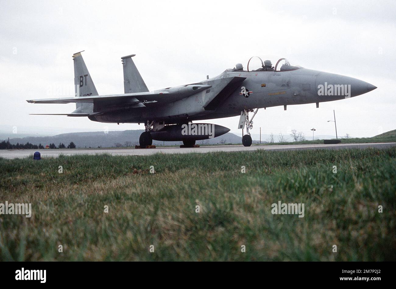 F 15b eagle hi-res stock photography and images - Alamy