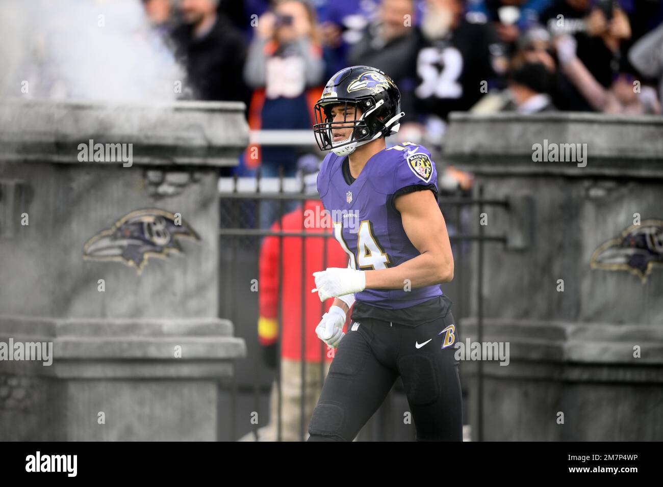 Baltimore Ravens safety Kyle Hamilton (14) takes to the field before an ...