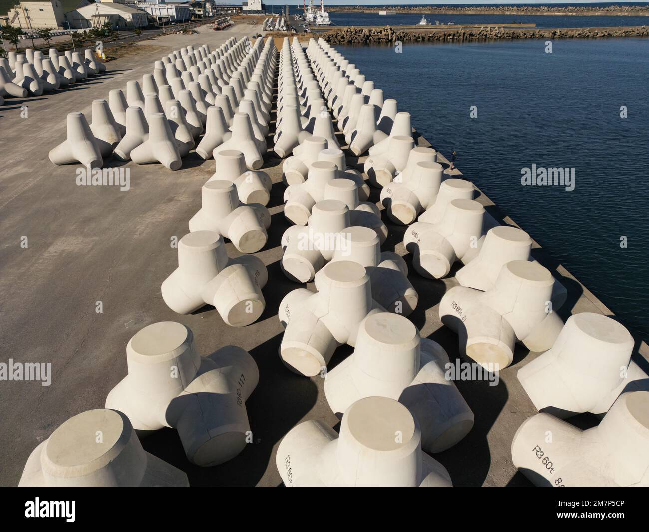 Tetrapods sea sky architecture hi-res stock photography and images - Alamy