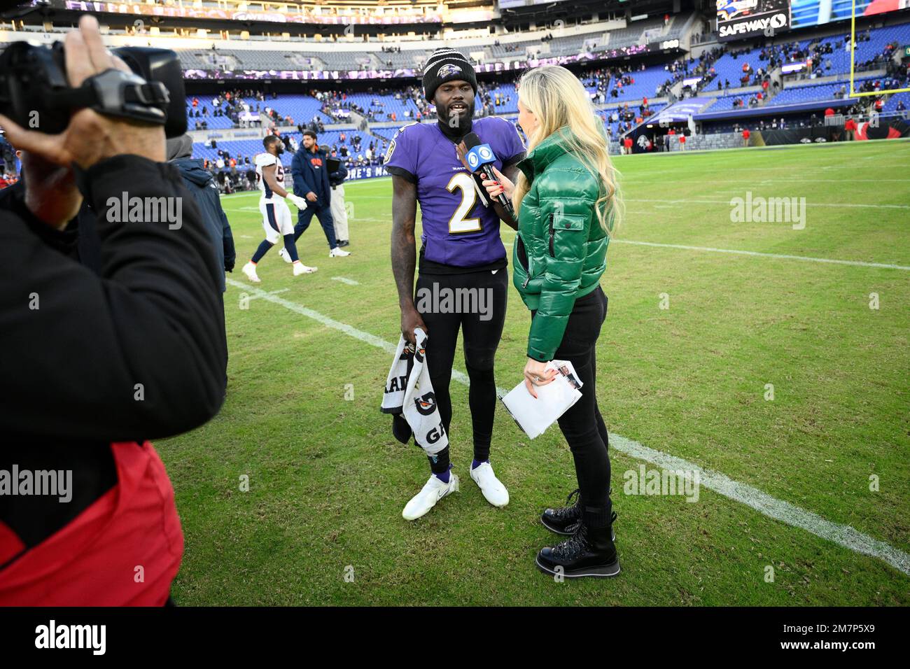 CBS sports sideline reporter Melanie Collins, right, talks with ...