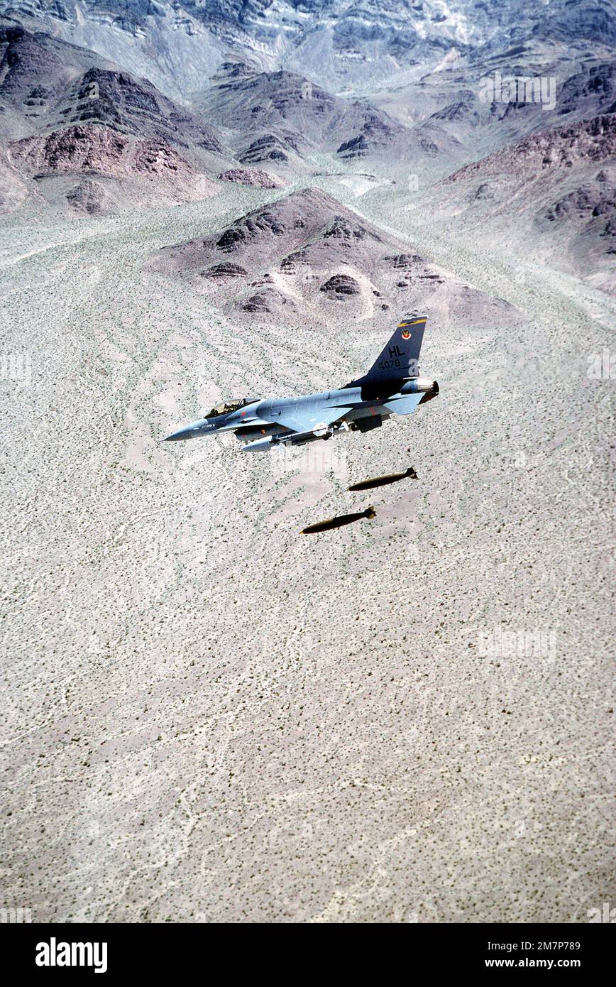AN air-to-air left side view of an F-16 Fighting Falcon aircraft ...