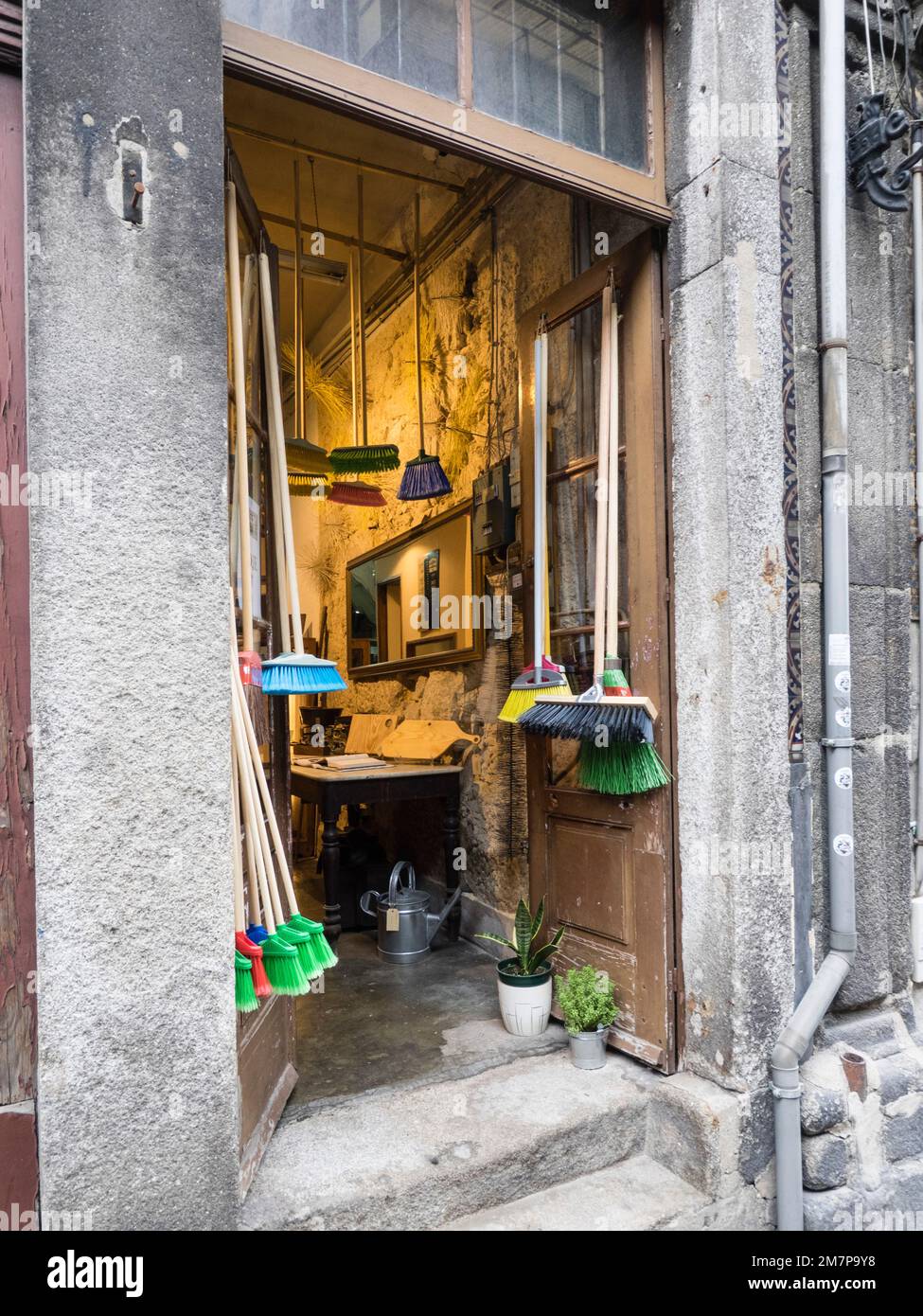 Hardware shop interior hi-res stock photography and images - Alamy