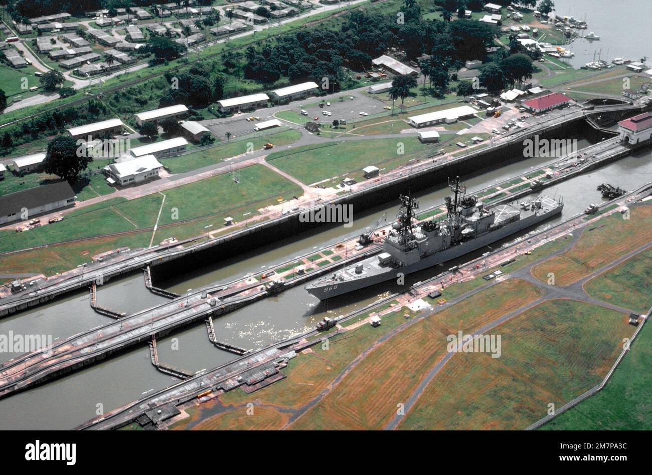 Uss arthur w hi-res stock photography and images - Alamy