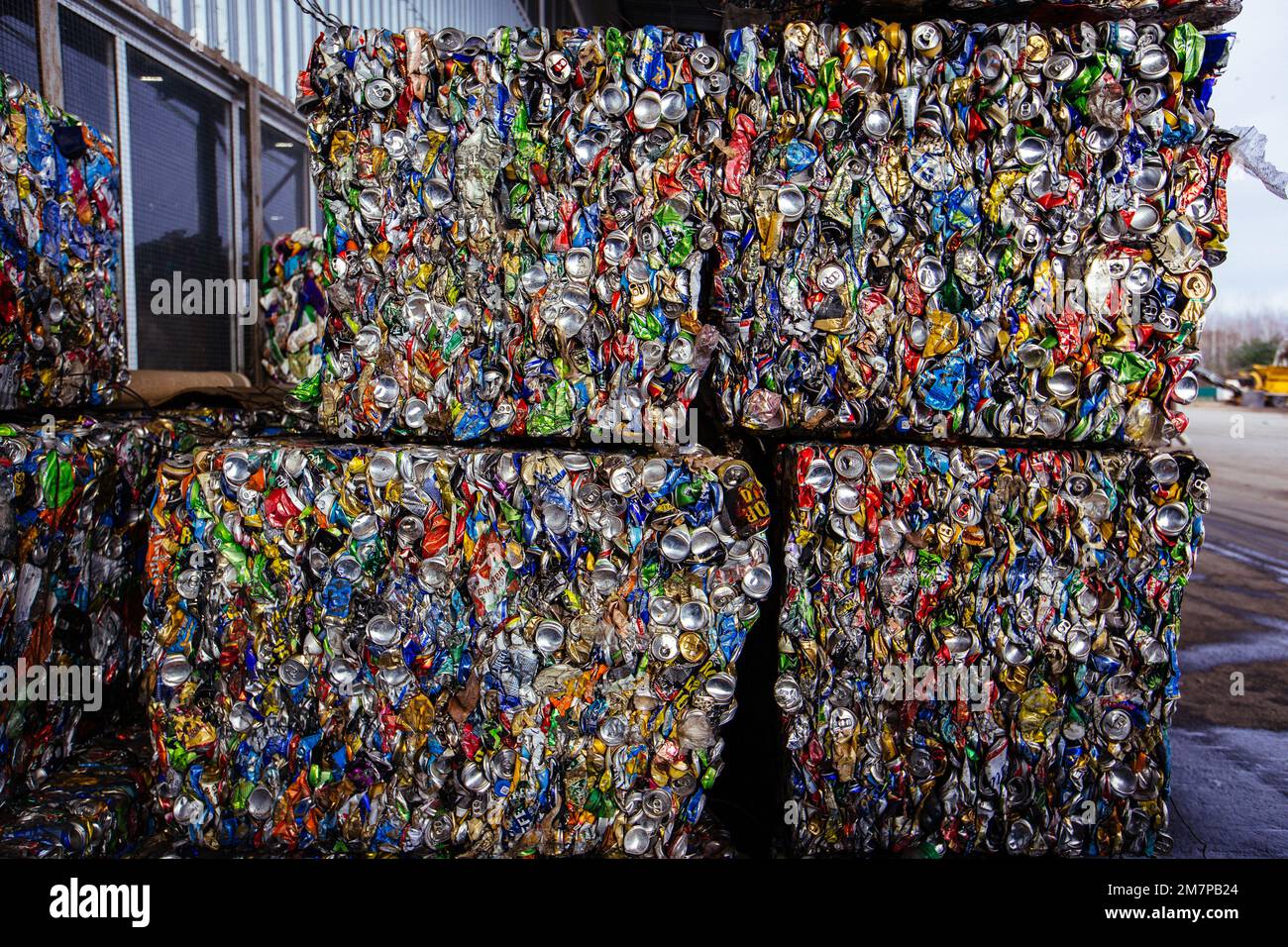 Stacks of garbage. Pressed and packed aluminum cans Stock Photo - Alamy