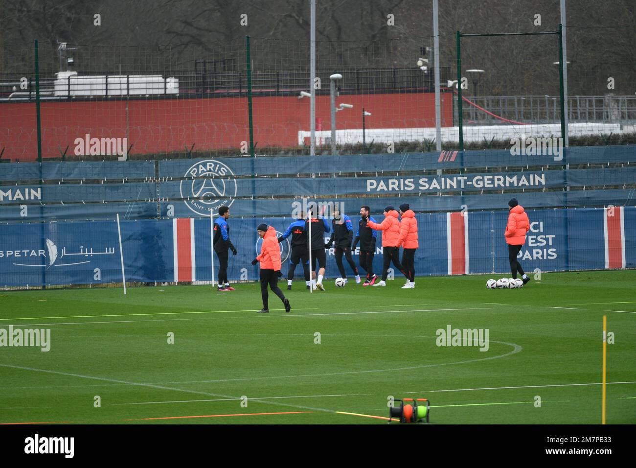 Lionel Messi and Marco Verratti during a training session at the Camp ...