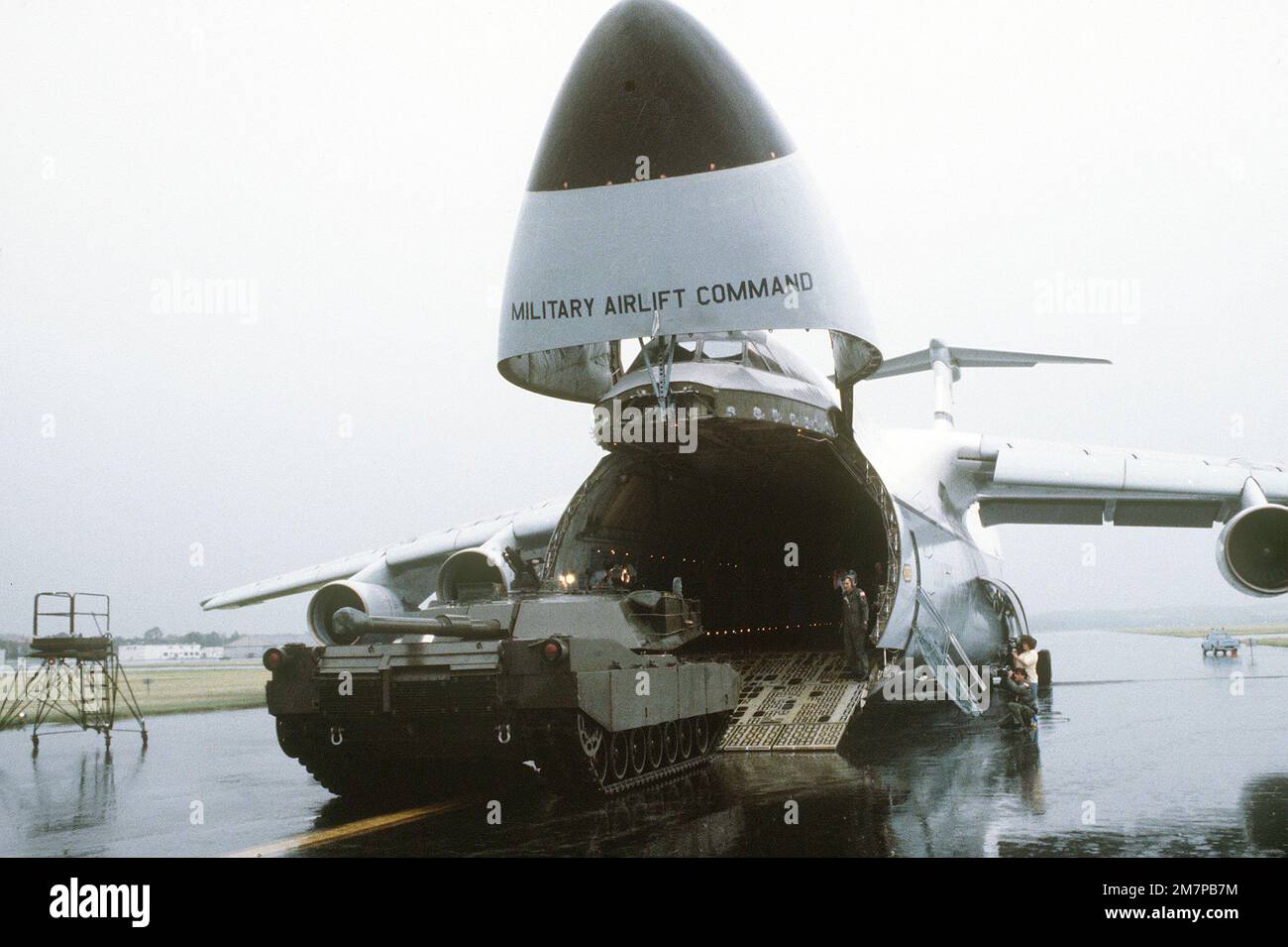 Xm 1 abrams tank hi-res stock photography and images - Alamy