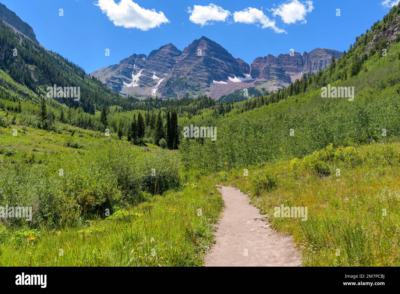 Hiking at Maroon Bells - Summer view of a hiking trail in Maroon Creek ...