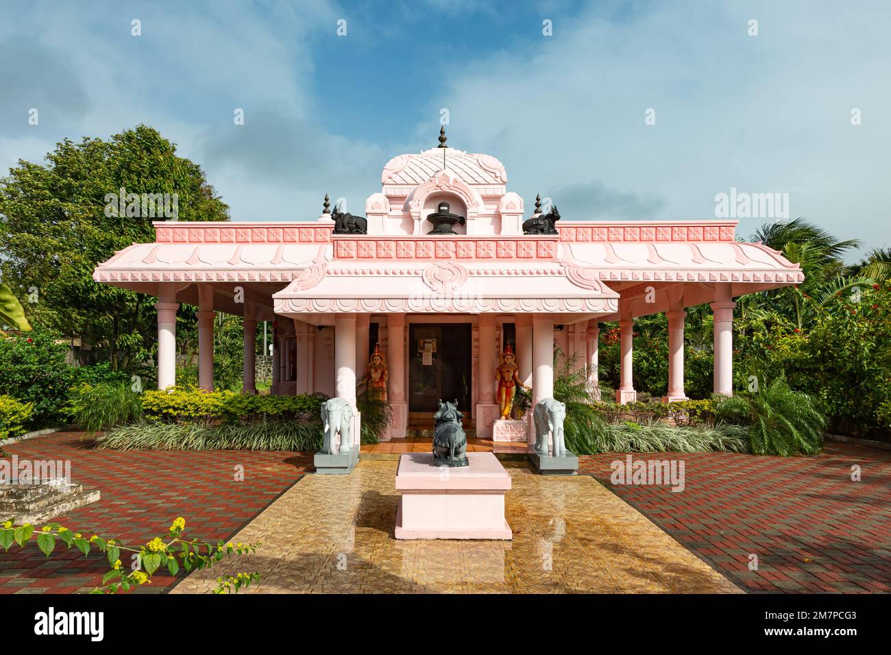 Pink-colored Hindu temple Anoopam Shiv Mandir, Pamplemousses, Mauritius ...